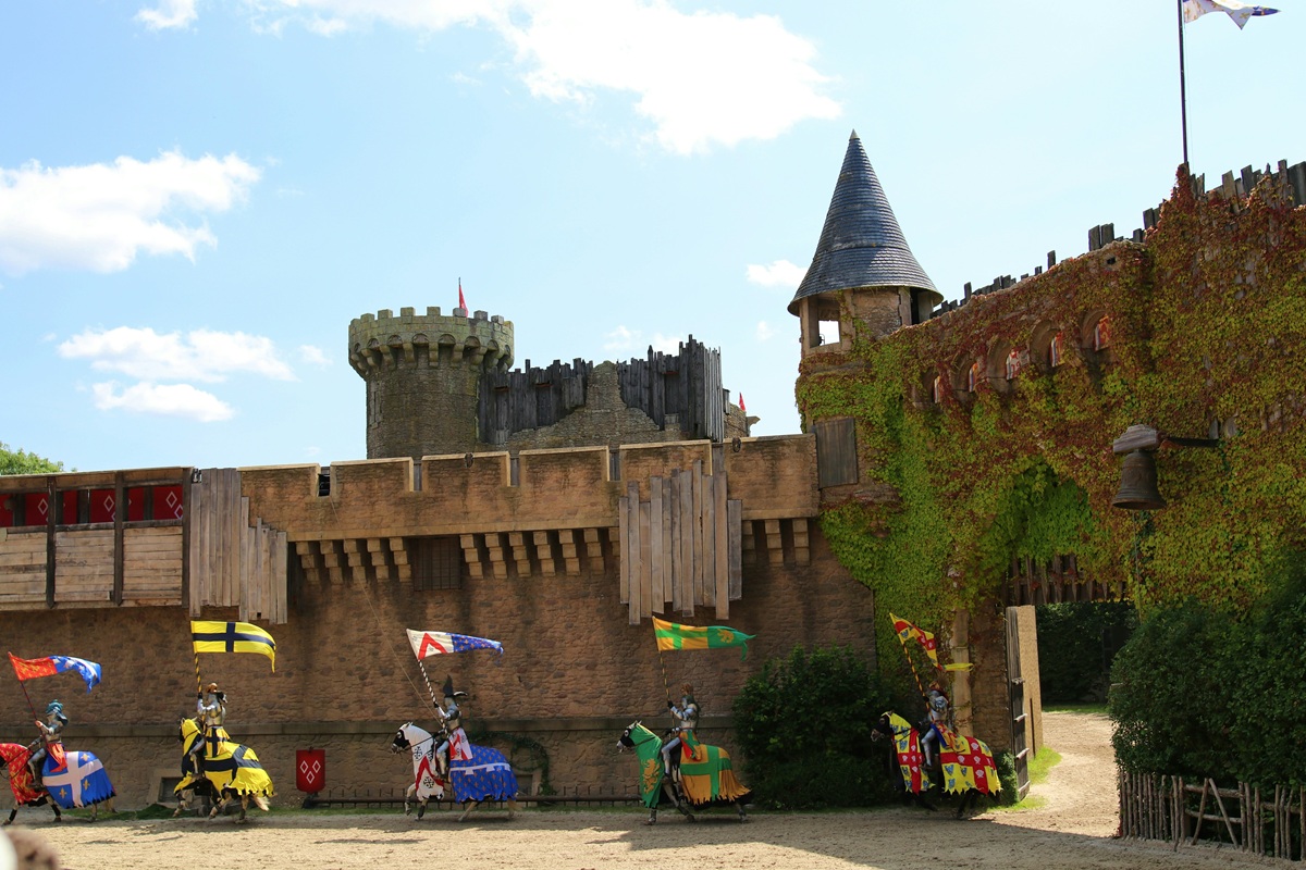 Why Themed Tours Are the Most Fun Way for Families to Explore Castles ...